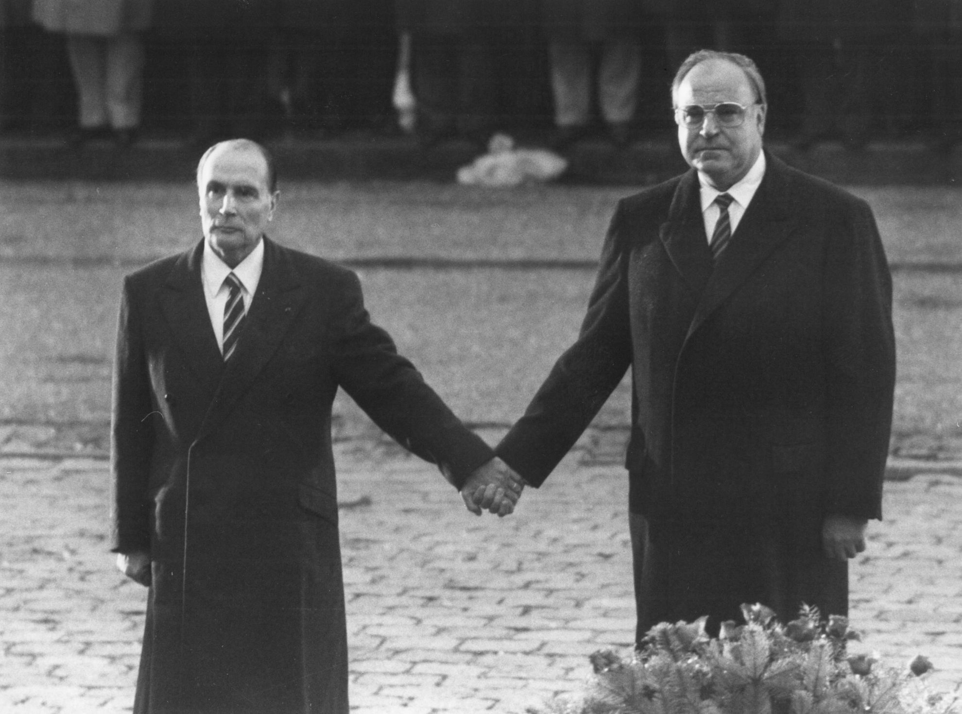Verdun : le geste Mitterrand-Kohl – Institut François Mitterrand