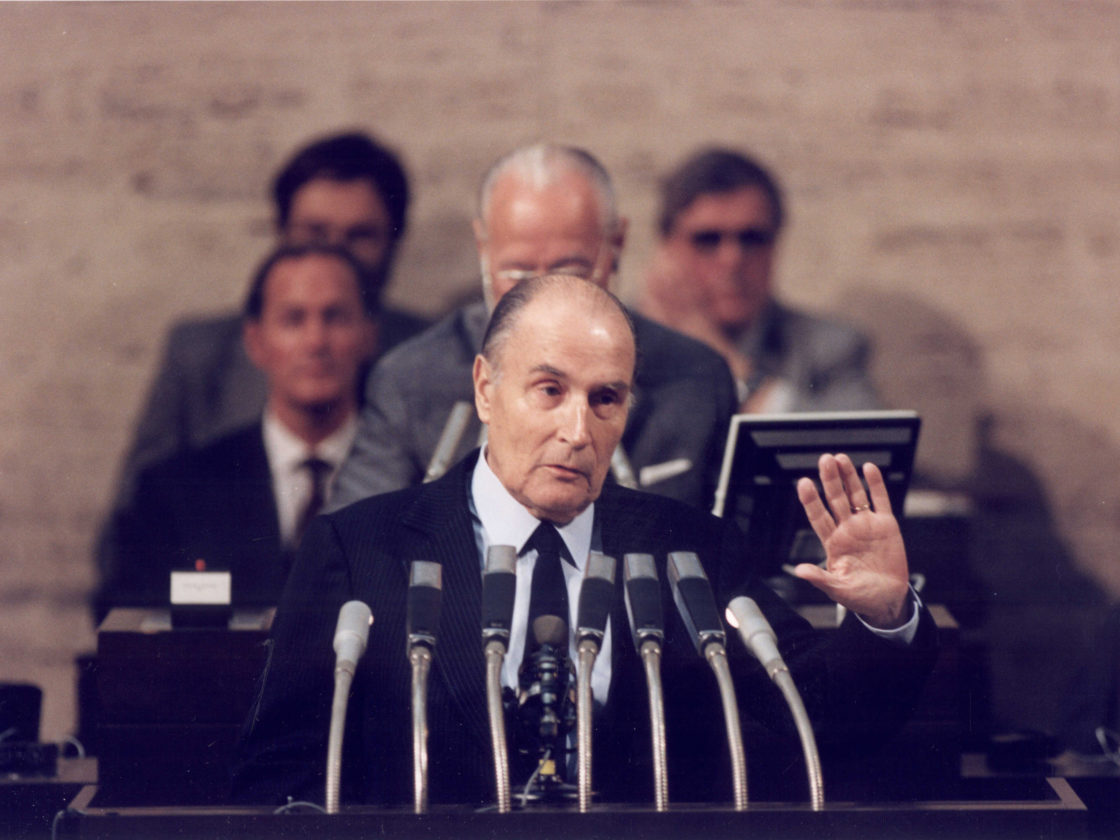 Interview de M. François Mitterrand, Président de la République, à ...